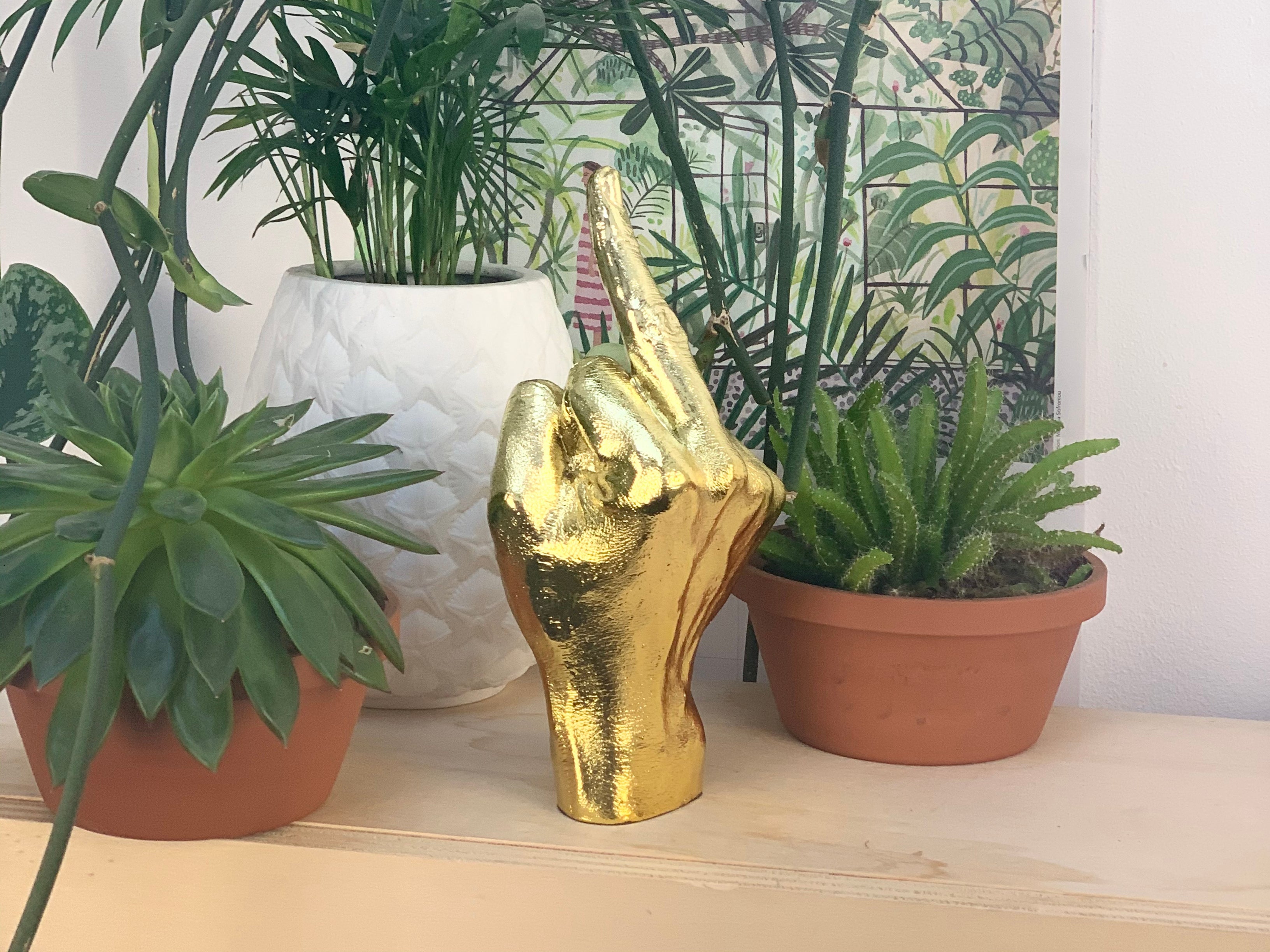 The Finger Sculpture Gold – BITTEN BV